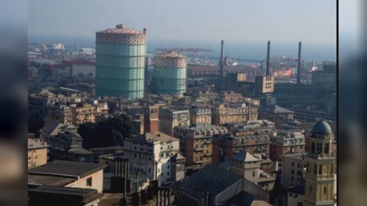 Prosegue il presidio dei lavoratori della Ex Ilva di Genova, il ...